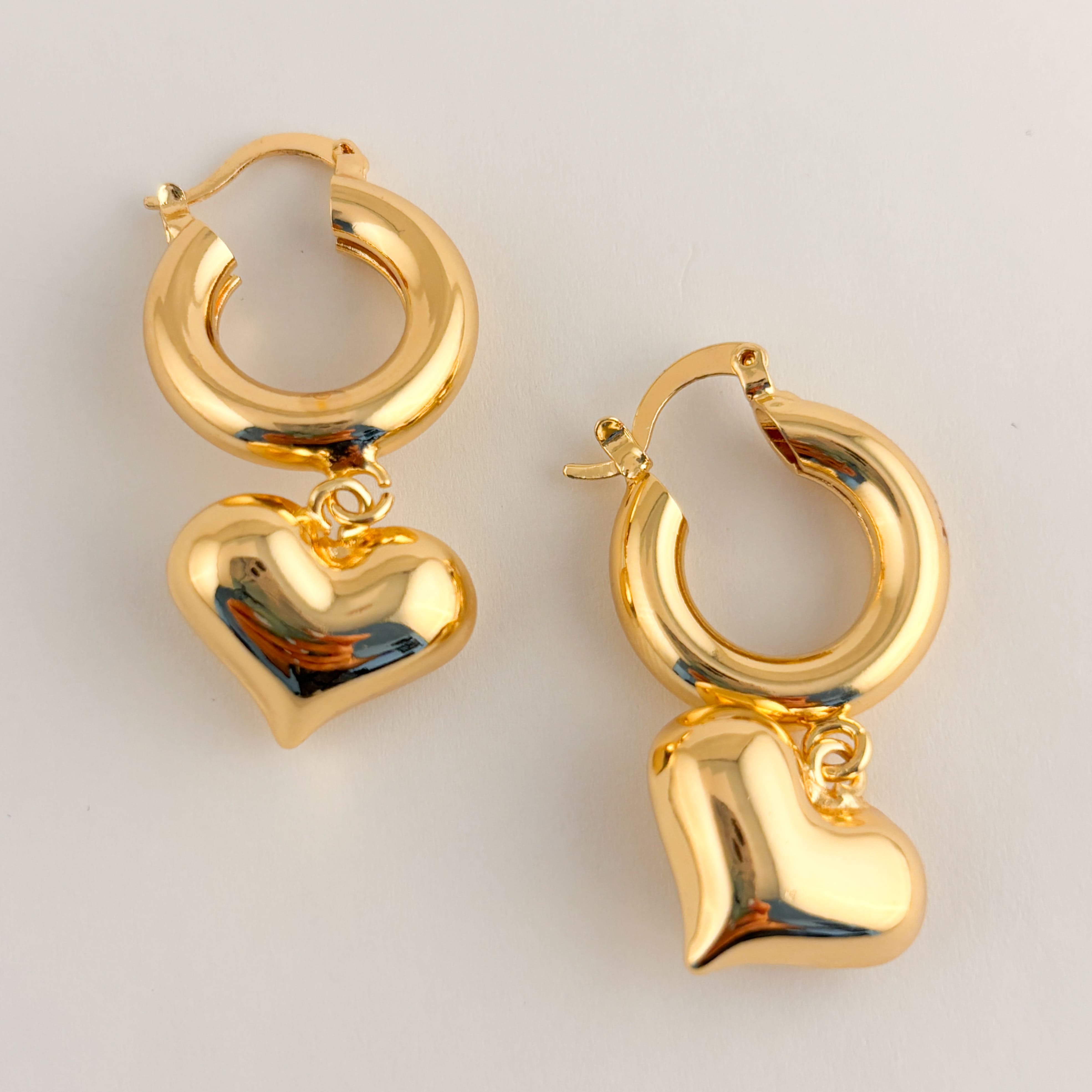 Arracadas dije corazón chunky chapa de oro – Joyas Clover